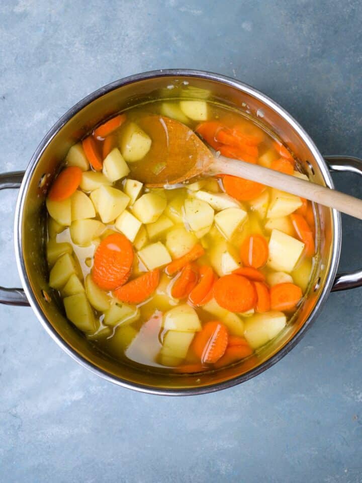 Kermainen currykanakeitto - Helpot reseptit - Ruokawiki